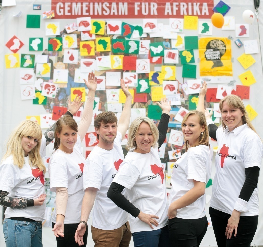 Fotoalbum: Straßenaktion 2013 - Miteinander. Fair. Gerecht! – GEMEINSAM ...